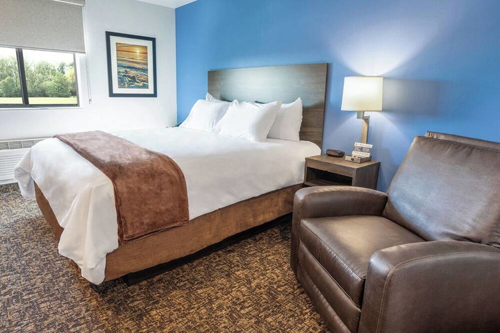 Bright 3-room Retreat Near Reddings Shops & Dining Hotspots - Redding, CA
