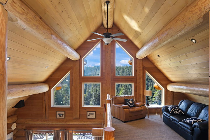 Stunning Log Mount Washington Chalet With Breathtaking Views Of Strathcona Park - Vancouver Island
