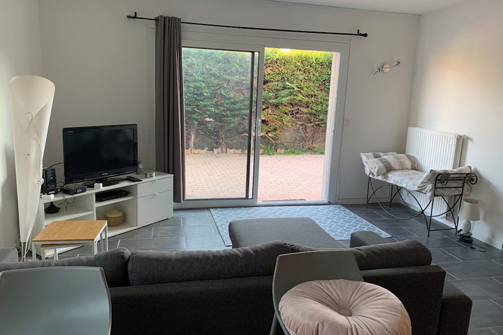 Peaceful Accommodation 2 Steps From Amenities - Le Thor