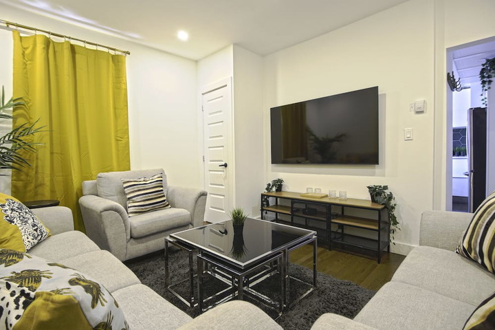Sherby Prestige / King Bed / Central / Sleeps 6 - Sherbrooke