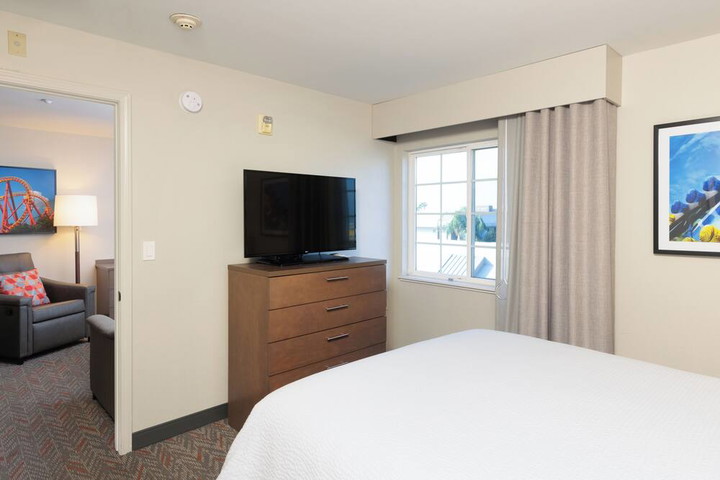 1 Queen Br Suite | Experience Disneyland Resort - Anaheim