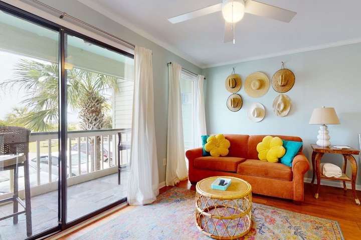 Oceanfront Condo With Private Balcony - Mount Pleasant, SC
