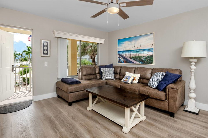 Waterfront Treasure Island Resort Heated Pool - Treasure Island, FL