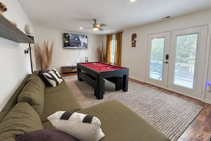 Saltwater Pool  Hot Tub  Movie Rm  5br Retreat - Snellville, GA