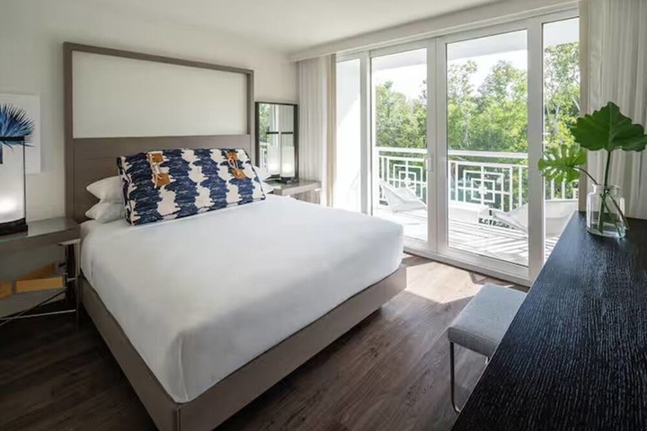 2 Resort-style Room W/ Junior Room In Coconut Wing - Florida Keys, FL