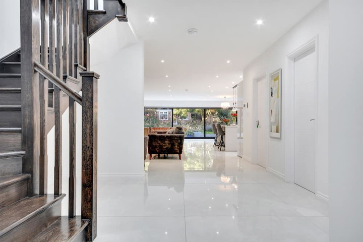 Sensational 4bed 4bath Ultra Modern Large Luxury Designer Family Home | Garden - Brentwood