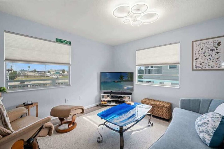 Waterfront Three Bedroom Retreat With Hot Tub And Private Dock - Spring Hill, FL