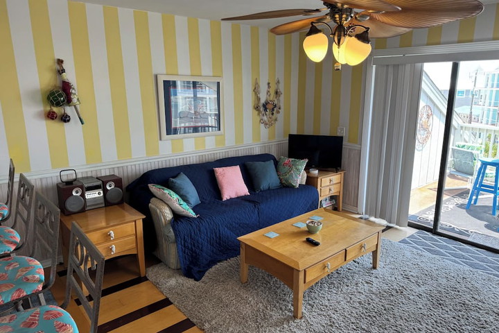 Luxury Top Floor Condo-panoramic Ocean Views-paws Welcome - Carolina Beach, NC