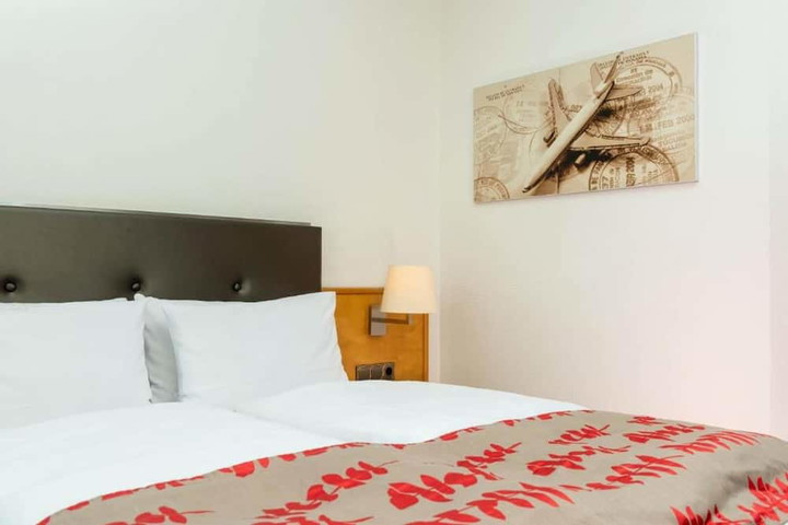 Sunday Hotel Frankfurt Standard Double Room - Frankfurt