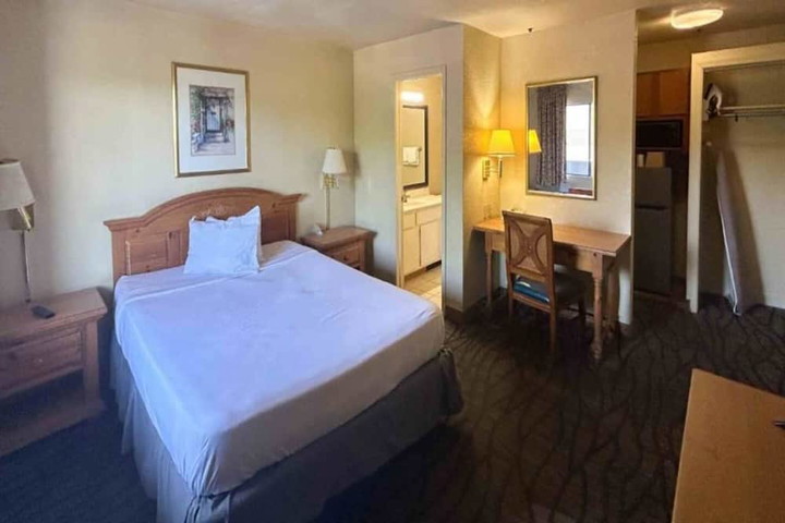 1 Queen Bed | Non-smoking, Micfridge - Tempe, AZ