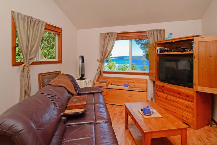 Stay In A Lovely Beach Cottage W/ A Beautiful Private Beach On Hazel Point! - Silverdale, WA