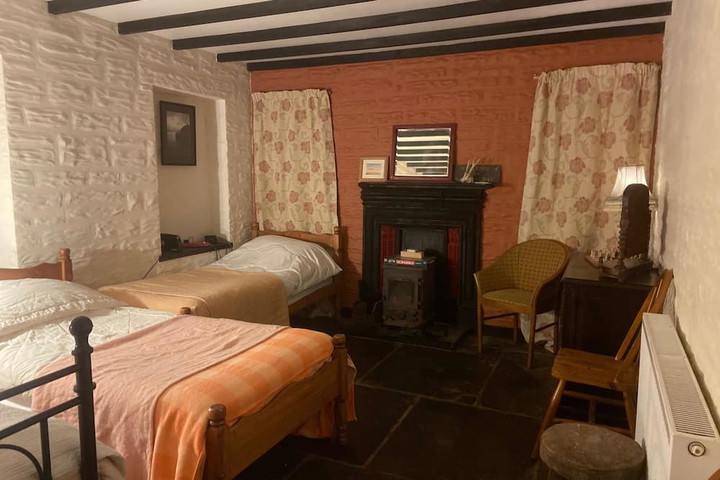 Cottage Sleeps 9 With Sea Views And Parking - Stromness