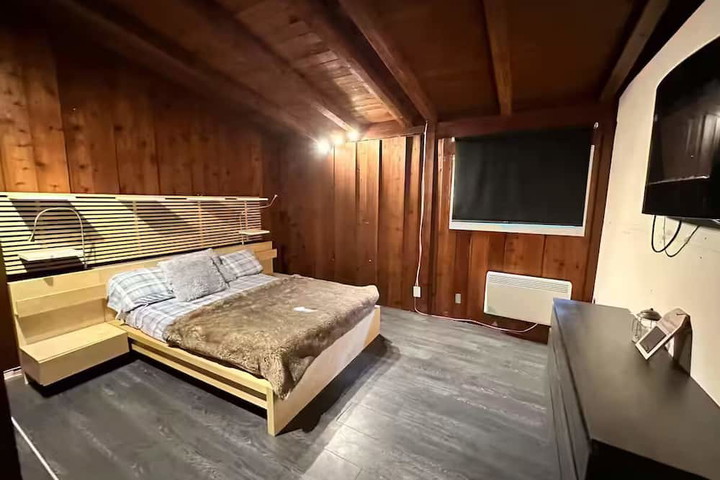 Mini-chalet By Ig: @13lacksheep - Montreal