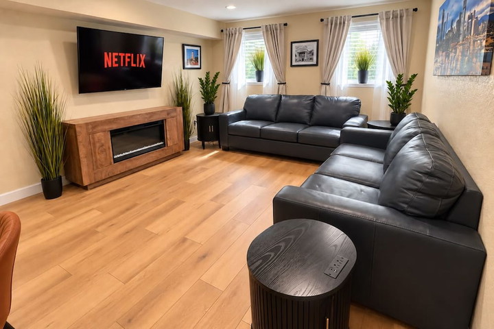Upscale Two-suite Denver Retreat - Sleeps 11 - Thornton, CO