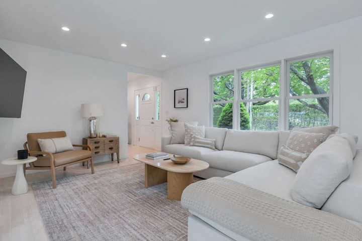 Spacious And Modern East Hampton Home With Private Pool, Close To Village,... - East Hampton