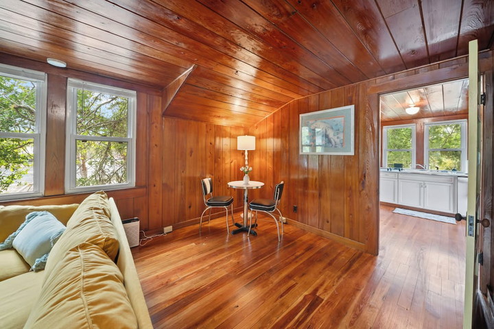 Bayou Bungalow - Walk To Downtown Tarpon Springs - Tarpon Springs, FL