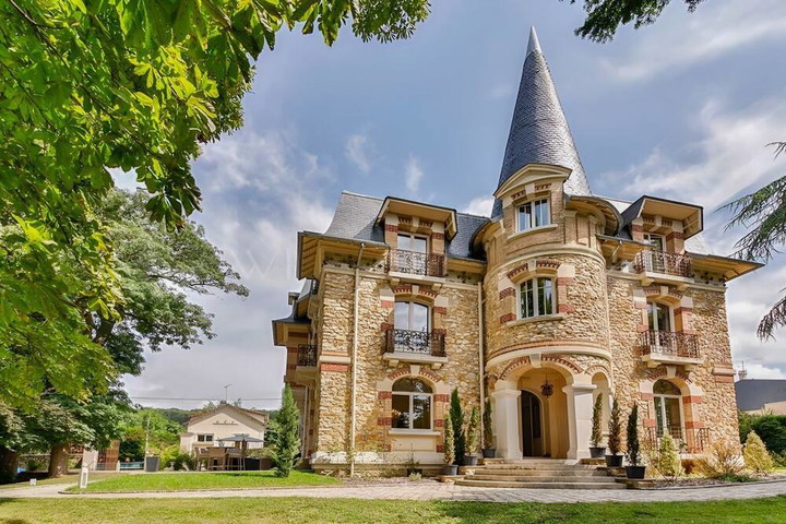 Chateau Pernelle - Sept Chambres Villa, Couchages 14 - Pontoise