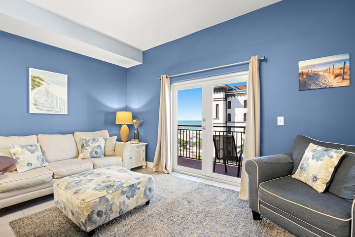 Madeira Bay Resort #501  One-bedroom Condo With Balcony & Pet-friendly Comfort - Madeira Beach, FL
