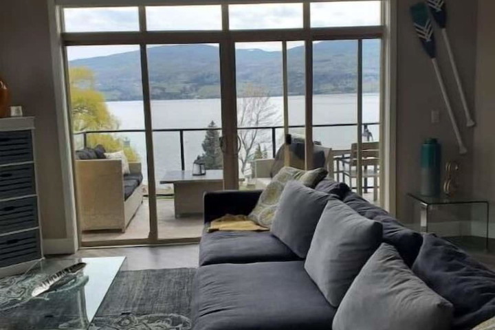 3 Bdrm Wine Country Luxury Waterfront Condo - West Kelowna