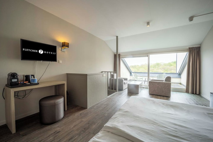 Seaside Retreat: Pool, Beach Access, Kids Playground, And Onsite Dining - Westkapelle