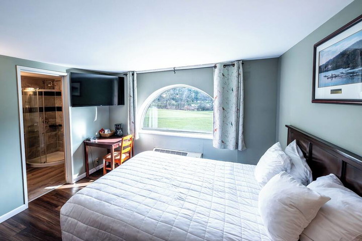 3 Units | Charming Mountain Hideaway | Relax In Style Surrounded By Nature Views - Stroudsburg, PA