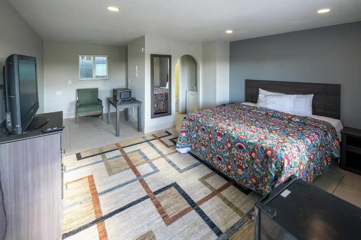 Budget-friendly W/ One Queen Deluxe Near Phoenix Convention Center - Mesa, AZ
