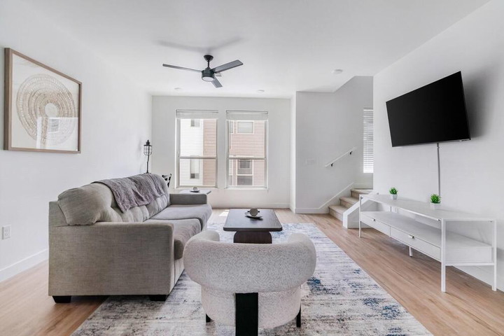 Landing | Beautiful 2bd, Gym, Clubhouse - 比靈斯
