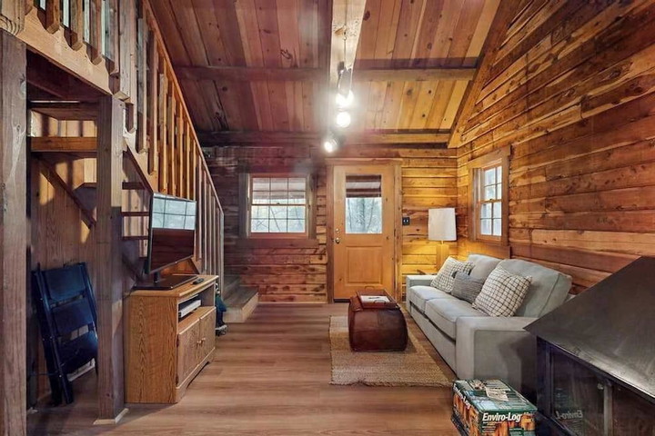 Creekside Cedar Cabin - Dahlonega, GA