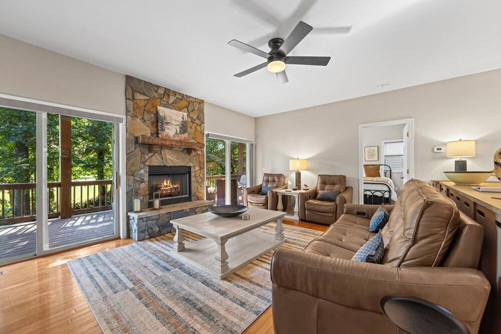 Newly Renovated Condo W/golf Course & Creek View - Bryson City, NC