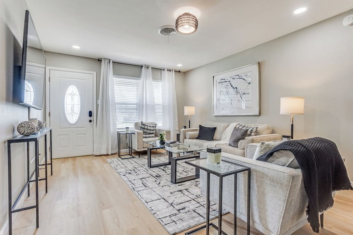 Charming, Nicely Furnished, 4-bedroom House In Richardson - Richardson