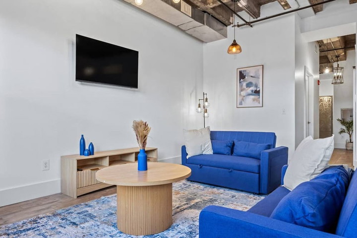 20 Min Nyc Brick Loft W/ Gym, Desk & Parking - Bloomfield, NJ