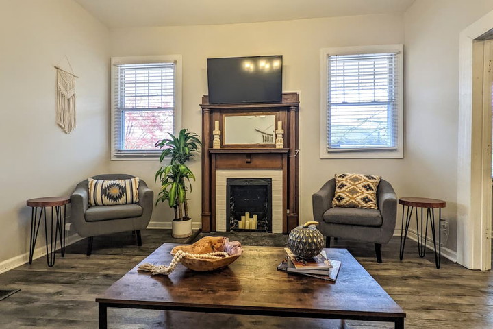 Bearcat Bungalow Located In The Heart Of Downtown - Hendersonville, NC
