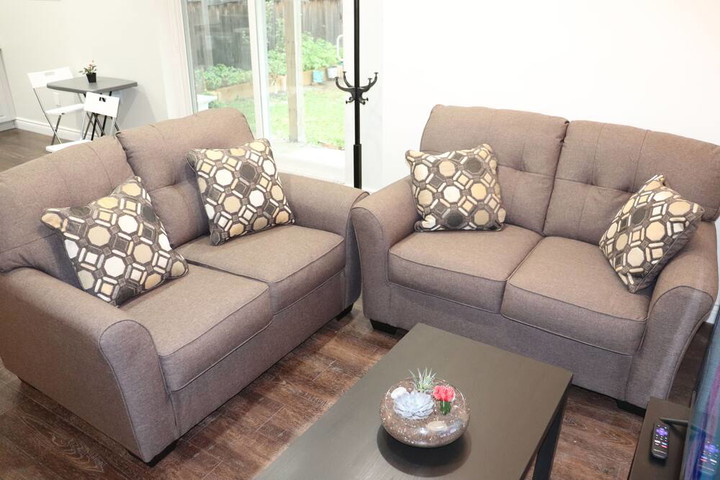 Spacious 3 Bedroom Walkout Basement Apartment - Ajax