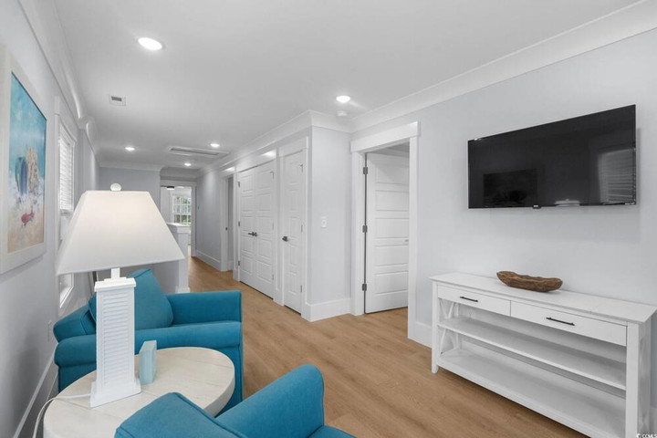 Spacious 4 Bedroom 3.5 Bathroom Walking Distance To The Beach. Close Proximity! - Myrtle Beach, SC