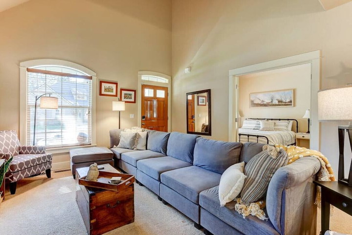 Comfortable & Charming 2 Story Home In Sisters Oregon! - Sisters, OR
