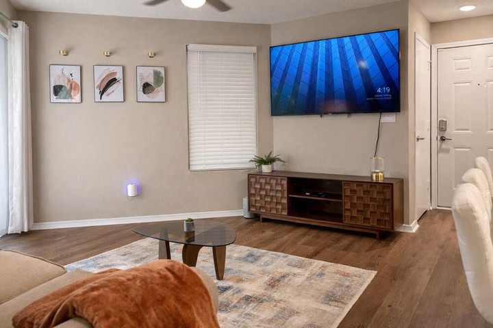 Cozy Lakeview 1br Apt With Balcony + Pool Near Atlanta - 
