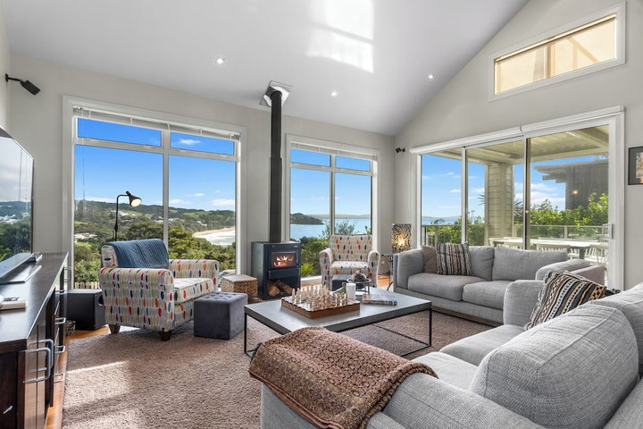 Spa And Surf Retreat - Langs Beach Holiday Home - Mangawhai