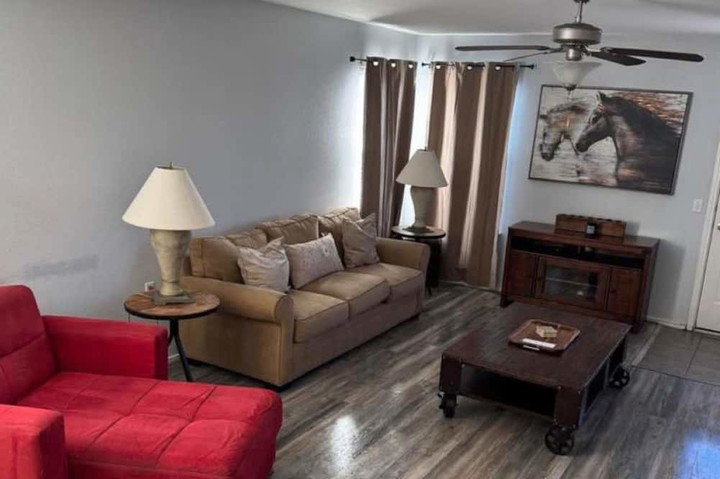 Near Tesla, Fire-pit, King Bed, Minutes To Cota - Cedar Creek, TX