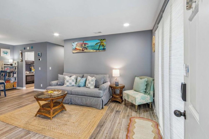 2br Condo 2 Blocks To Beach 1 Mi To Fort Clinch 2 Mi Downtown Pet Friendly Pool - Amelia Island, FL
