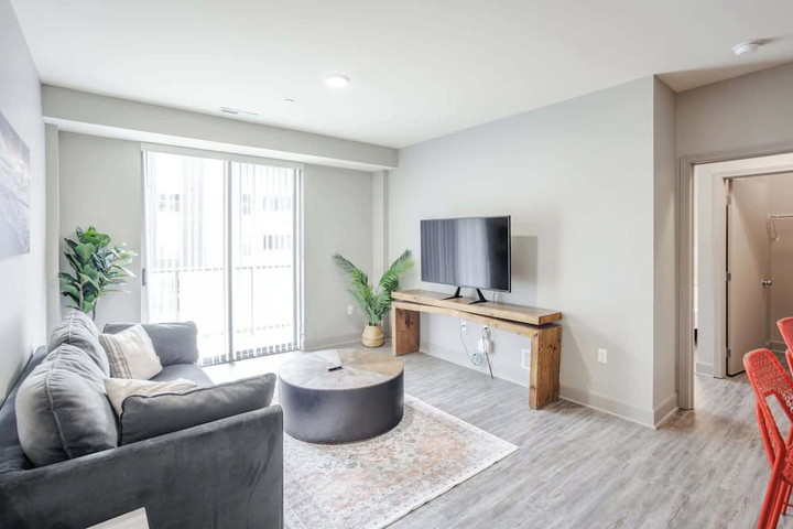 2br Walk To Stadiums | Pool + Gym By Cozysuites #9 - Covington, KY