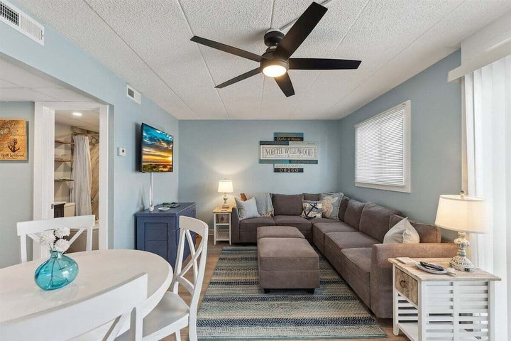 Sullivan's Cove: 2br Condo W/ Full Kitchen & Pools - Avalon, NJ