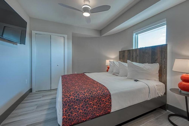Oceanfront Paradise - Steps From Miami's Glam South Beach - Treasure Island, FL