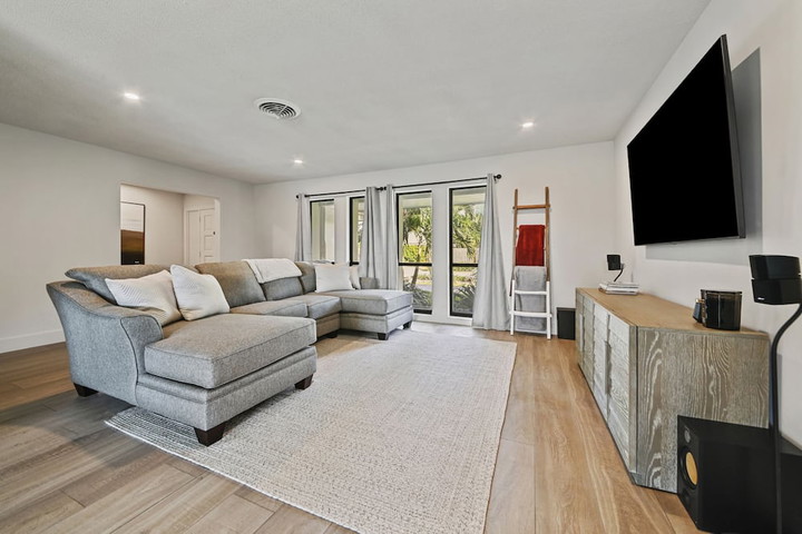 Relax On A Main Lake In A King Suite - Palm Beach, FL