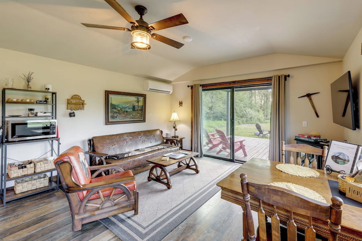 On The Flathead River! Rustic Saloon-themed Cabin - Glacier National Park