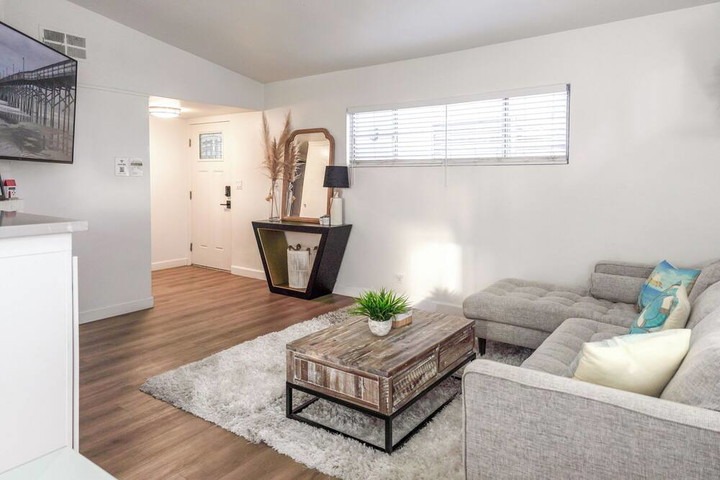 Lux Beach Unit+king Bed & Ev - On The Peninsula! - Newport Beach, CA