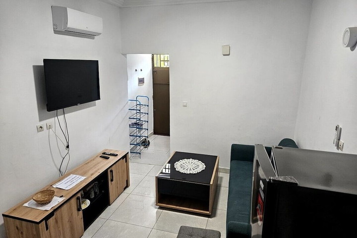 Mezzanine Avec Balcon - Renové Et Tout éQuipé à Cocody Angré - Abidjan