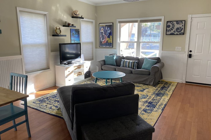 Lovely 4br/2ba Home! Less Than 10 Minutes To Downtown Charleston & Folly Beach - Charleston, SC