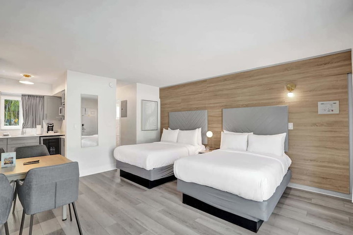 Beachside Two Double Suite With Kitchenette - Coral Springs