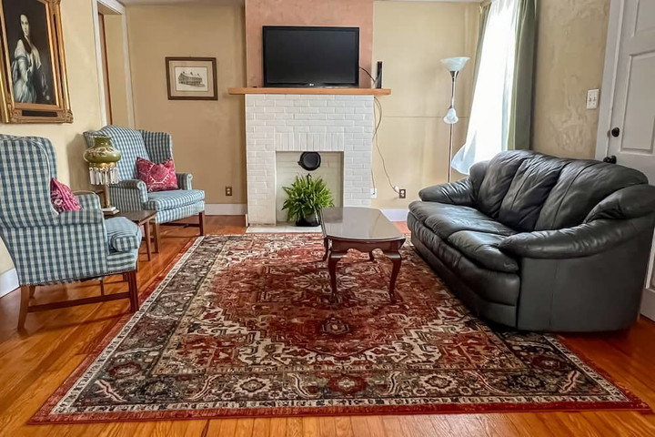 Entire Downtown Gettysburg Historic 4br/3ba Home, Sleeps 8 With Free Parking - Gettysburg, PA