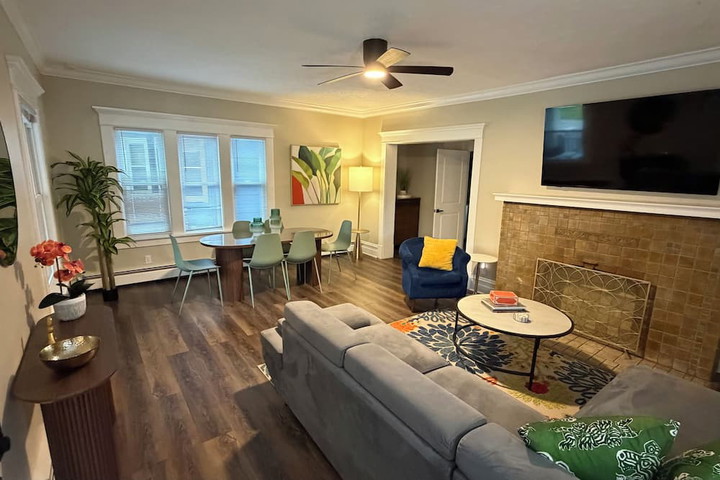 The House On Park: 4 Bedroom/2 Bath Family-friendly Home In The Heart Of Erie! - Erie, PA